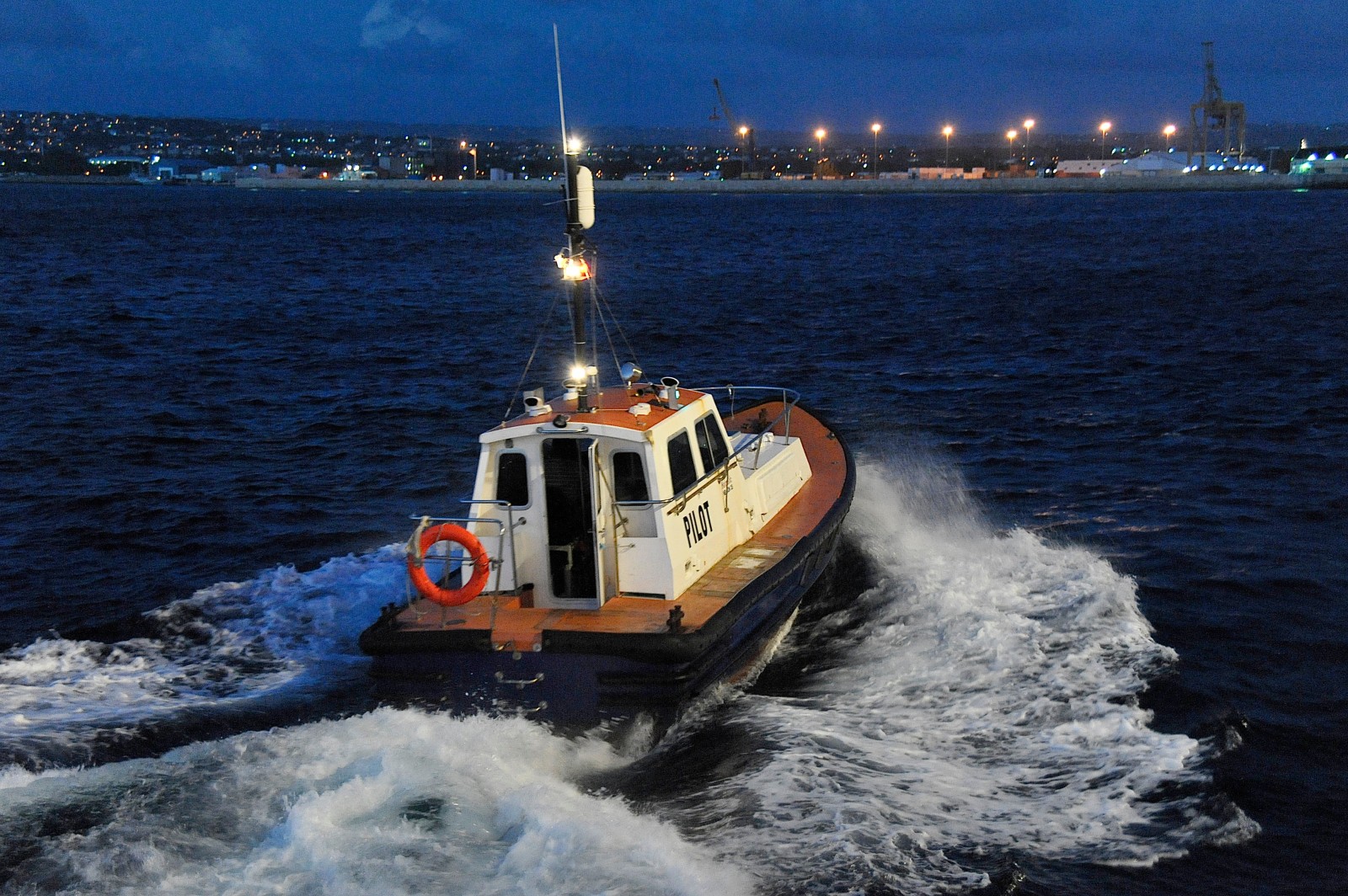 Pilot boats – FresnelLens